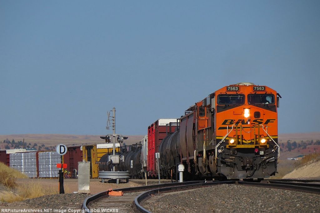 BNSF 7563